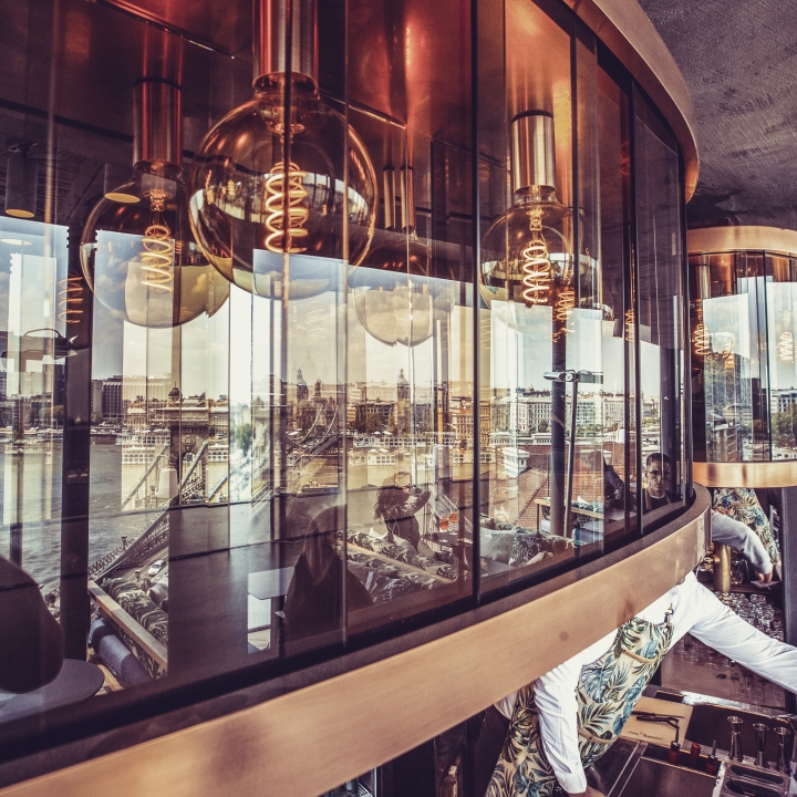 Leo Bistro & Leo Rooftop Sky Bar Budapest