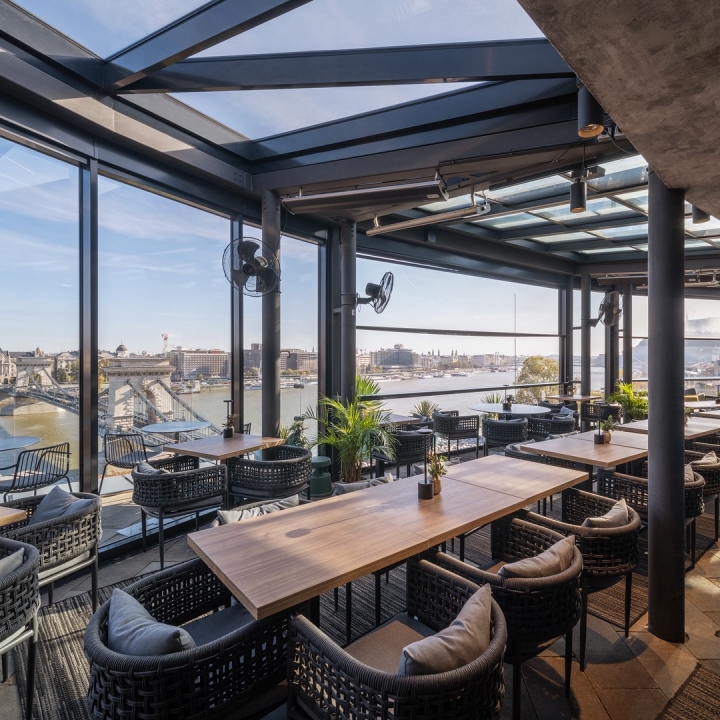 Leo Rooftop Cocktail Bar Budapest