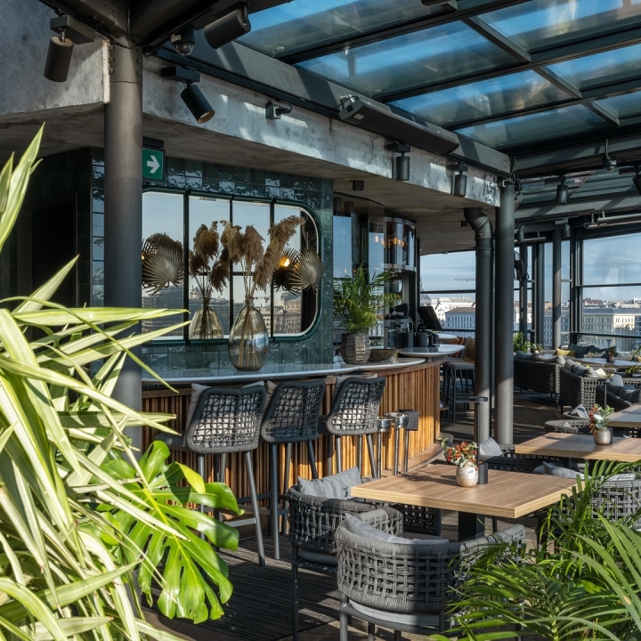 Leo Rooftop Cocktail Bar Budapest