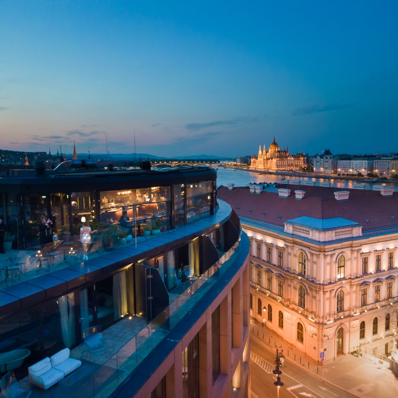 Leo Bistro & Leo Rooftop Sky Bar Budapest